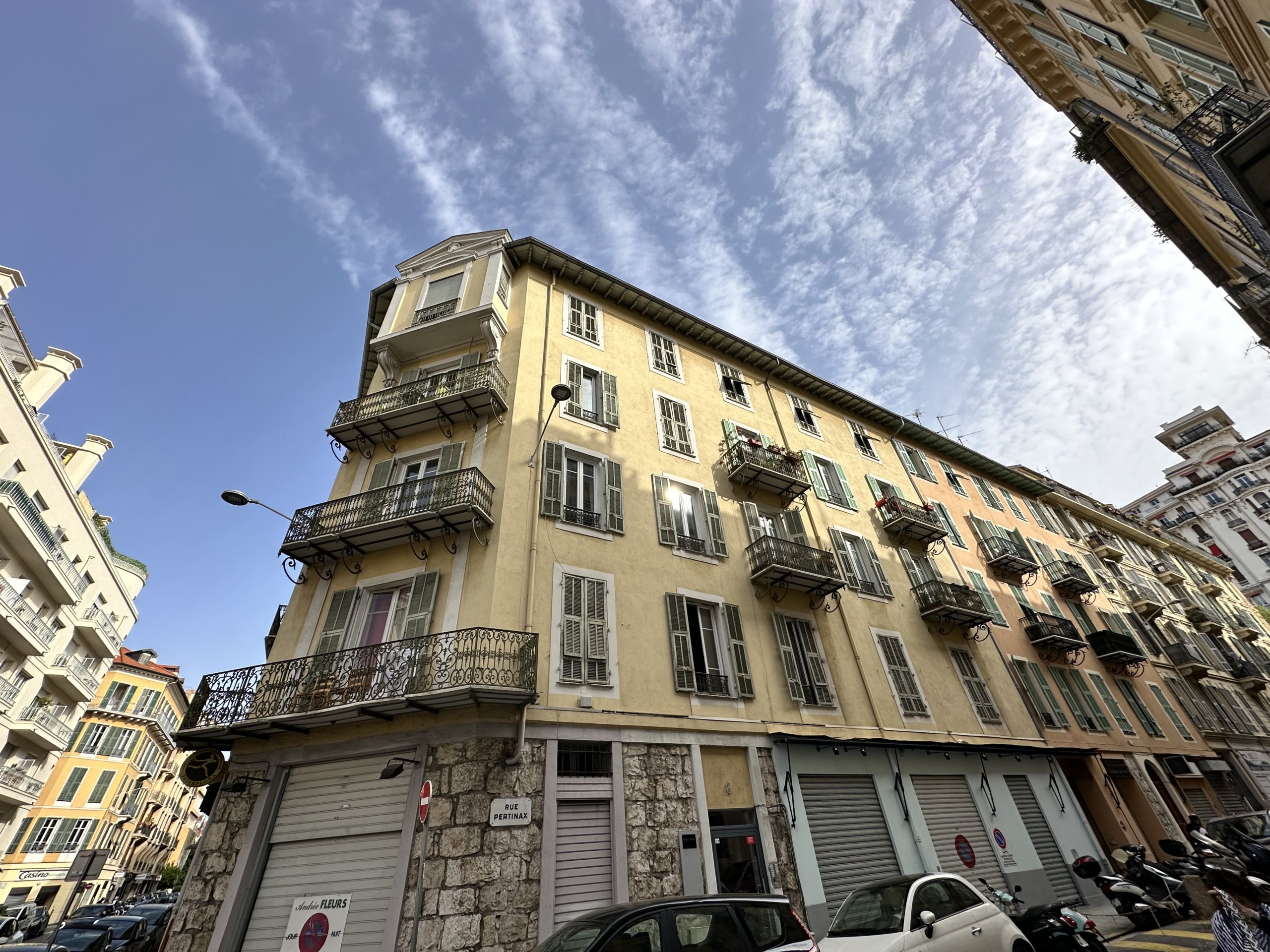 NICE/Angle Lepante-Pertinax, 4P en dernier étage de 85m². – FLBL Notre ...